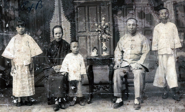 Lee Gang Bong – family portraits | Chinese Exclusion Act Case Files